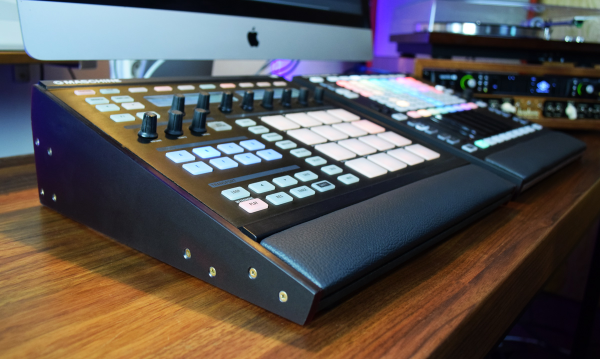 Gearslutz - Maschine Jam Desk Stand by mixingtable.com