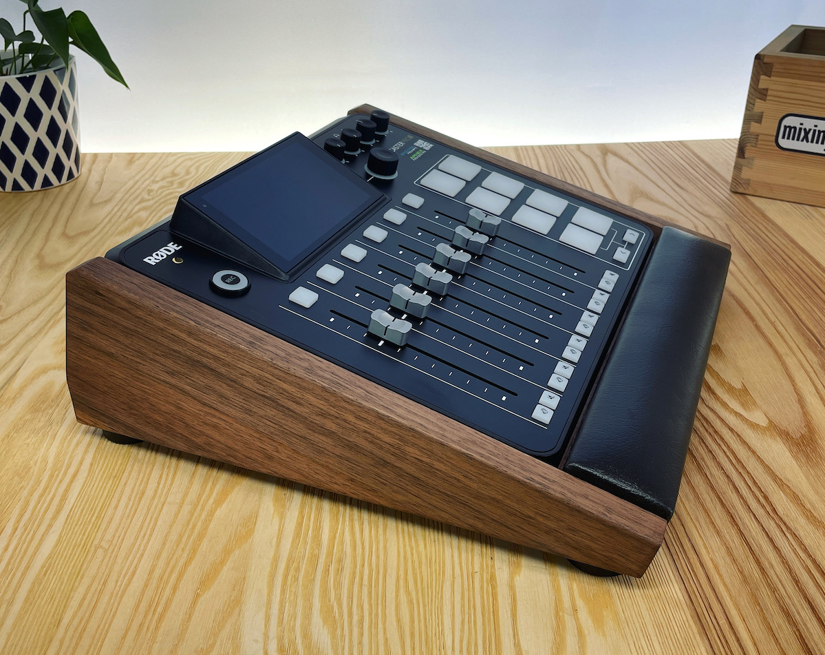 podcast gear stand | Mixingtable.com