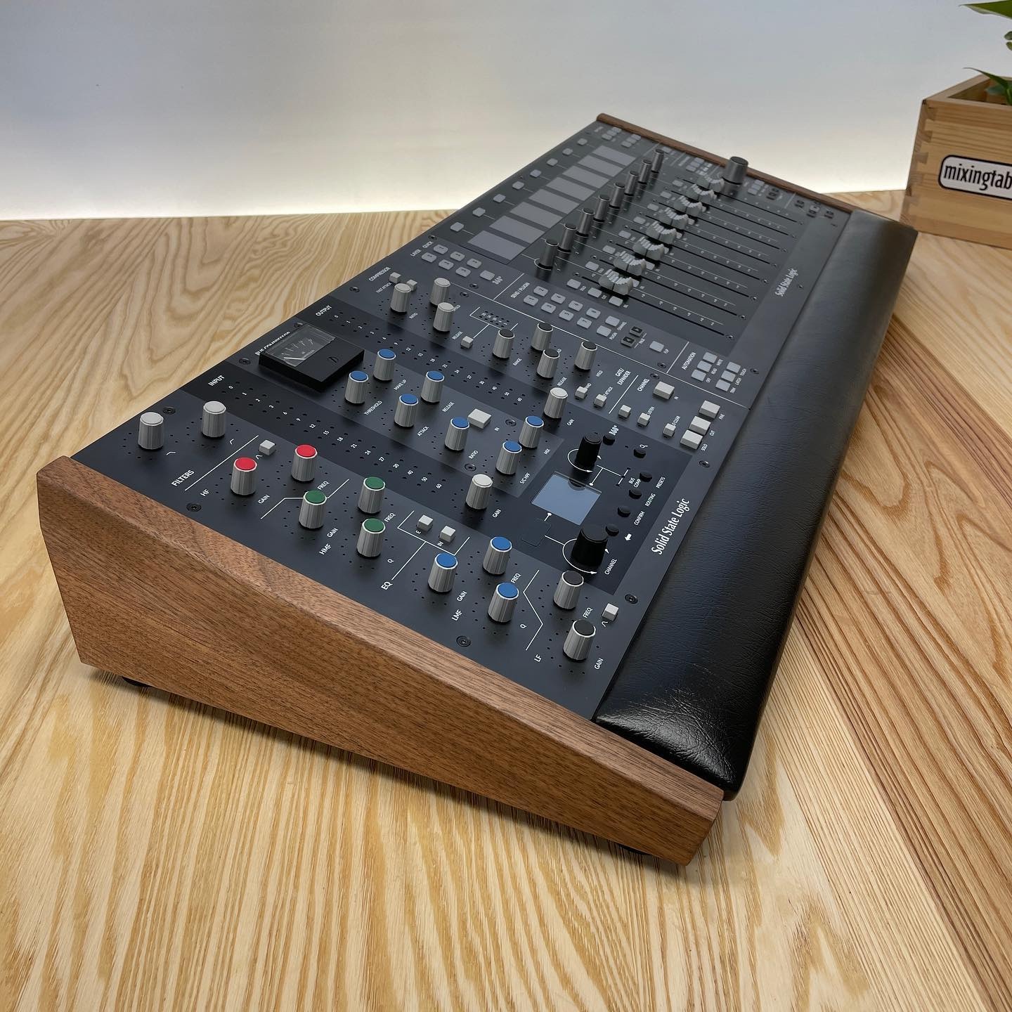 Stand Finishes - Mixingtable.comMixingtable.com