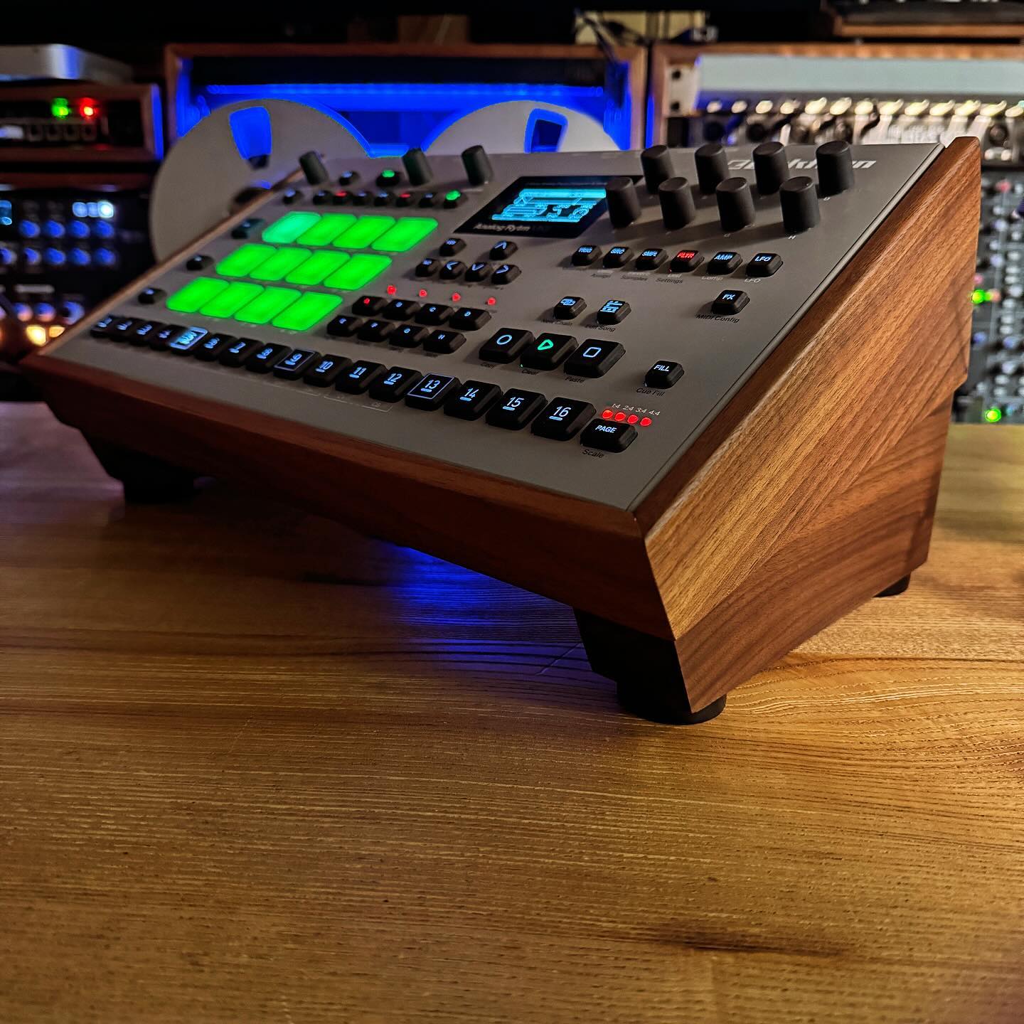 Elektron - Mixingtable.comMixingtable.com