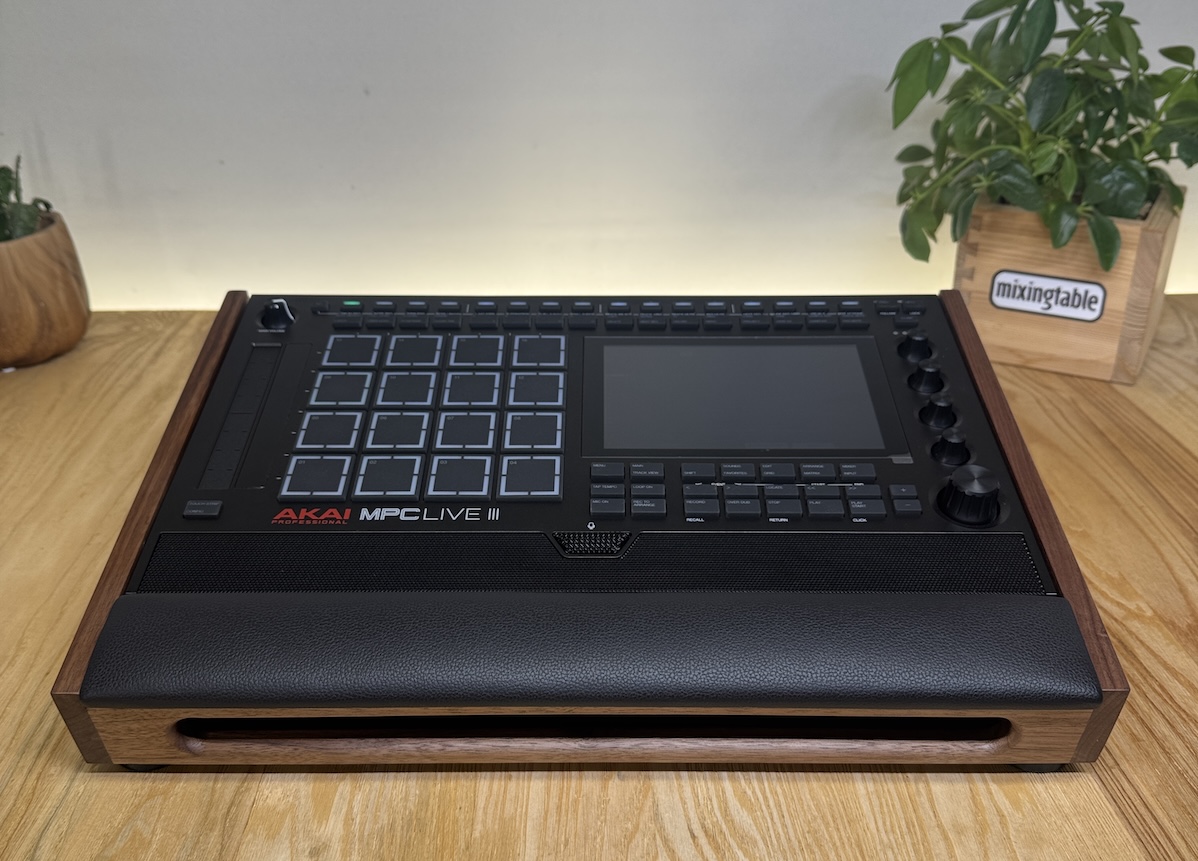 MPC Live III Lux - Mixingtable.comMixingtable.com